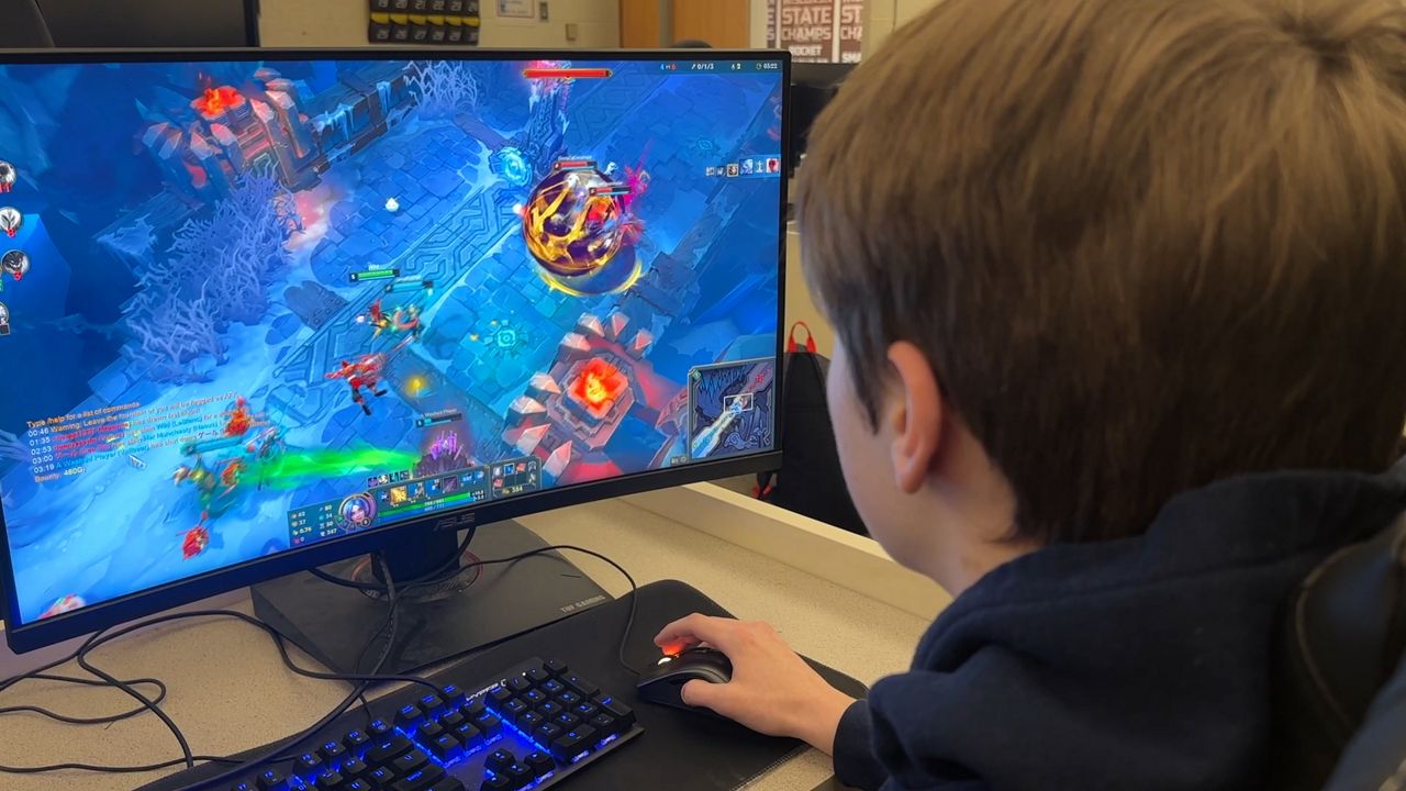 Fox Valley Lutheran H.S. hosts state E-Sports tournament