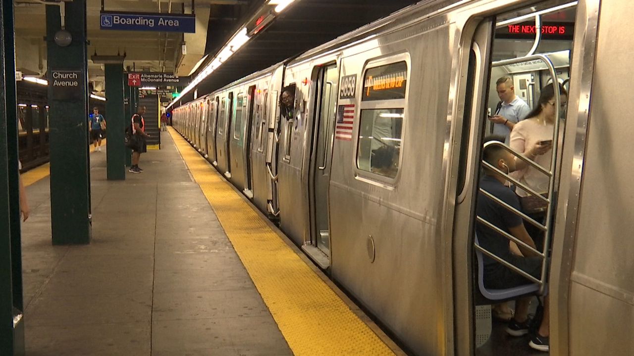 Anuncia MTA reparaciones al tunel de la linea F del metro