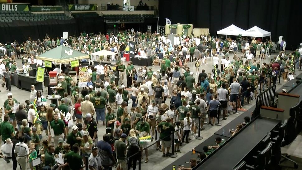 USF Fan Fest features players, photos, and signatures