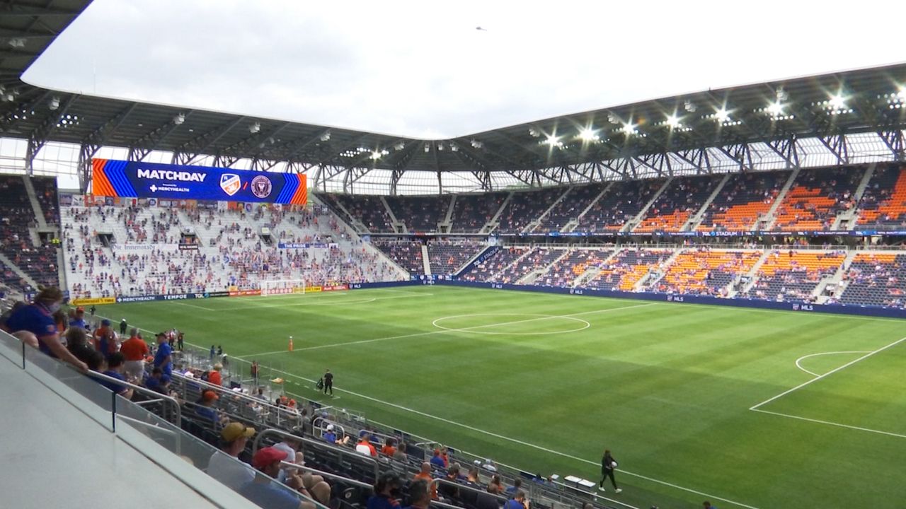 FC Cincinnati plays first game in $250M TQL Stadium