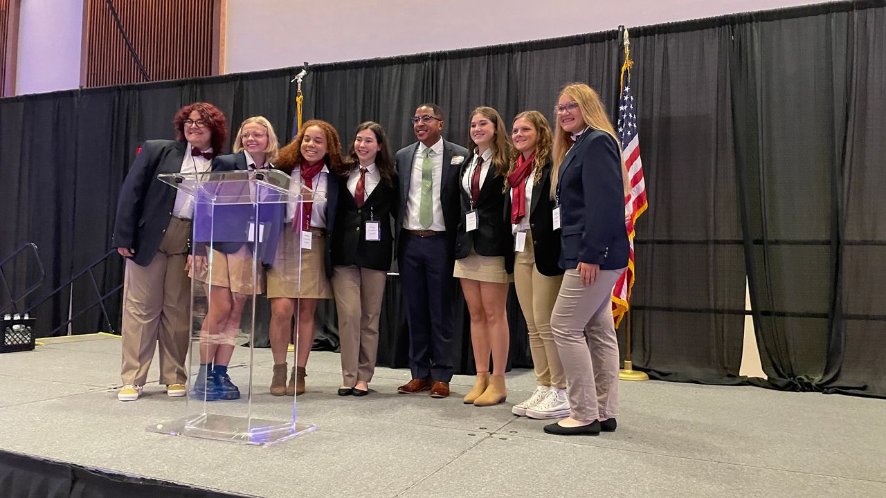 Lexington community leaders receive golden apple awards