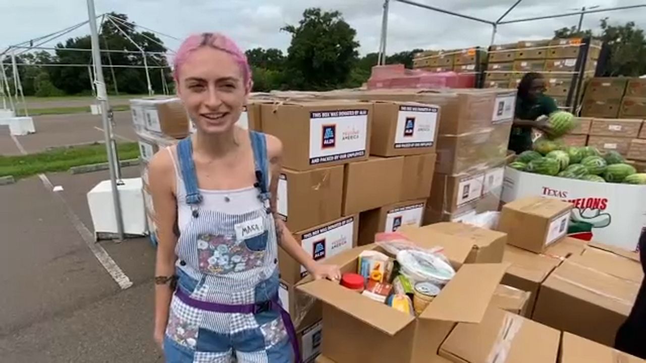 Feeding Tampa Bay helps prep for Hurricane Ian