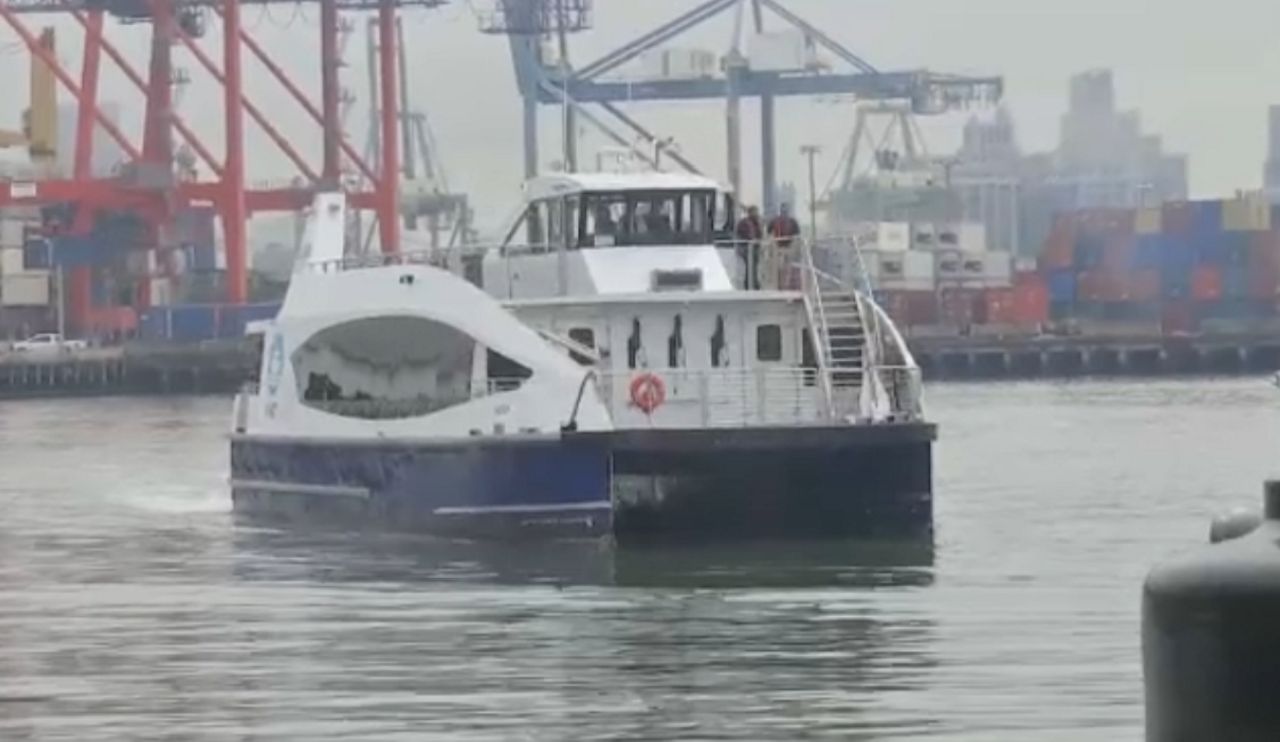 Queens state senator wants free MTA transfers for NYC Ferry