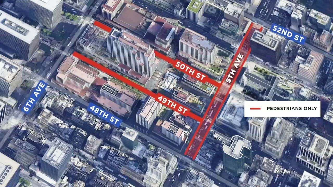 Holiday Pedestrian Zones Open At Rockefeller, Ban Cars