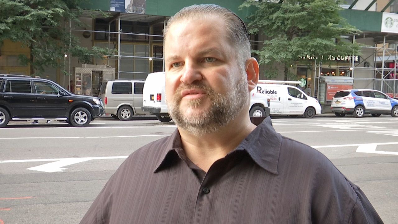 Major union boss breaks with Cuomo