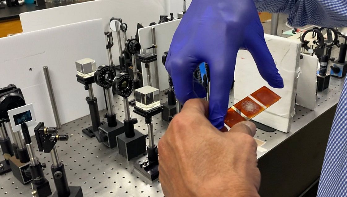 Researchers turn fingerprints into holograms
