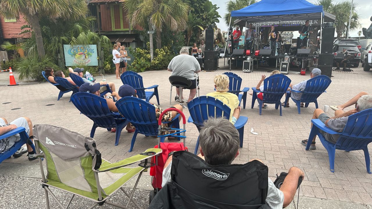 Community helps after Alligator Discovery Center fire