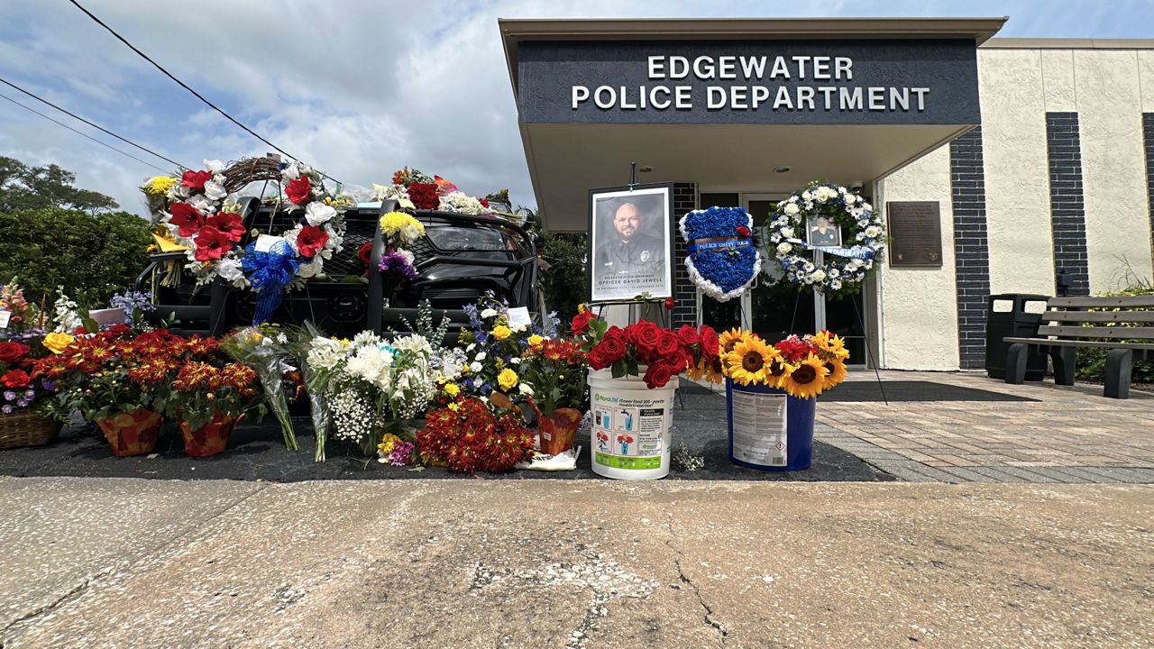 Support for Jewell, family grows outside Edgewater PD