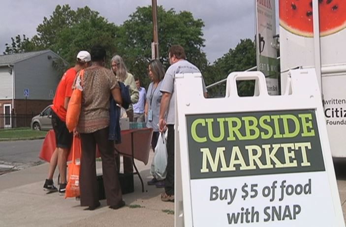 Foodlink Food Trucks Offer Poorer Neighborhoods Fresh Produce