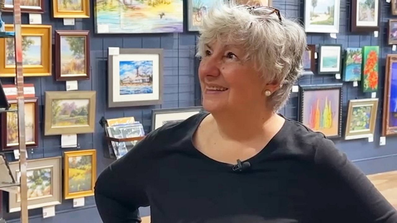 Tarpon Springs showcases popular oil painter's work