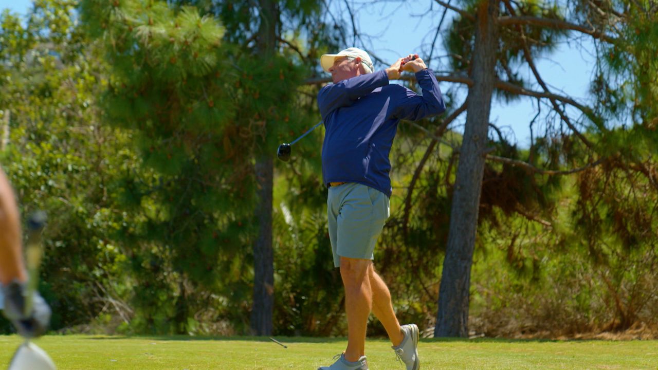 Backstage: Fred Couples plays golf with Dodgers