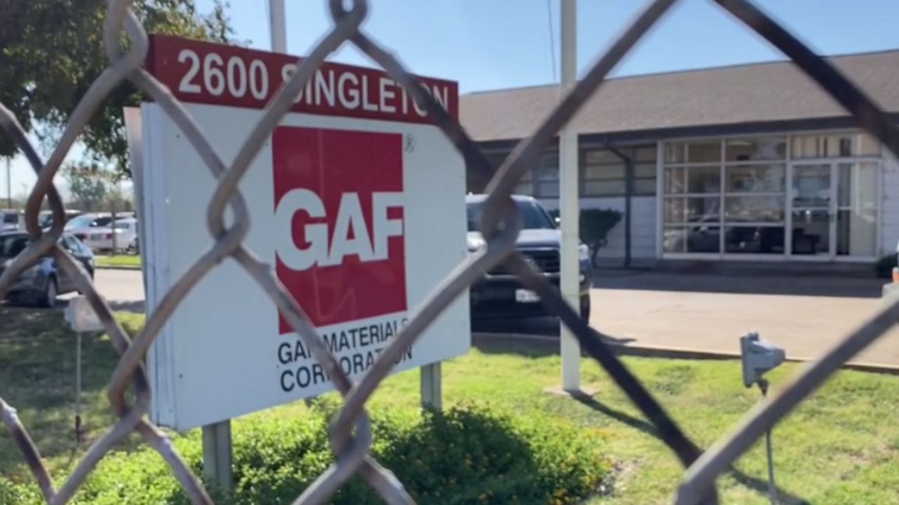 West Dallas residents complain of pollution