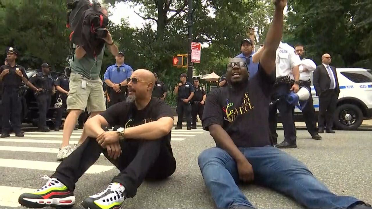 Five Arrested in Emotional Garner Protest Outside Gracie Mansion