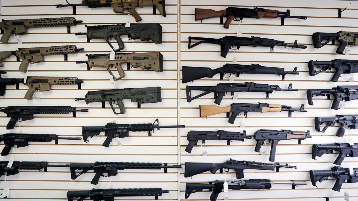 Las armas no deberían estar permitidas a ninguna edad: madre