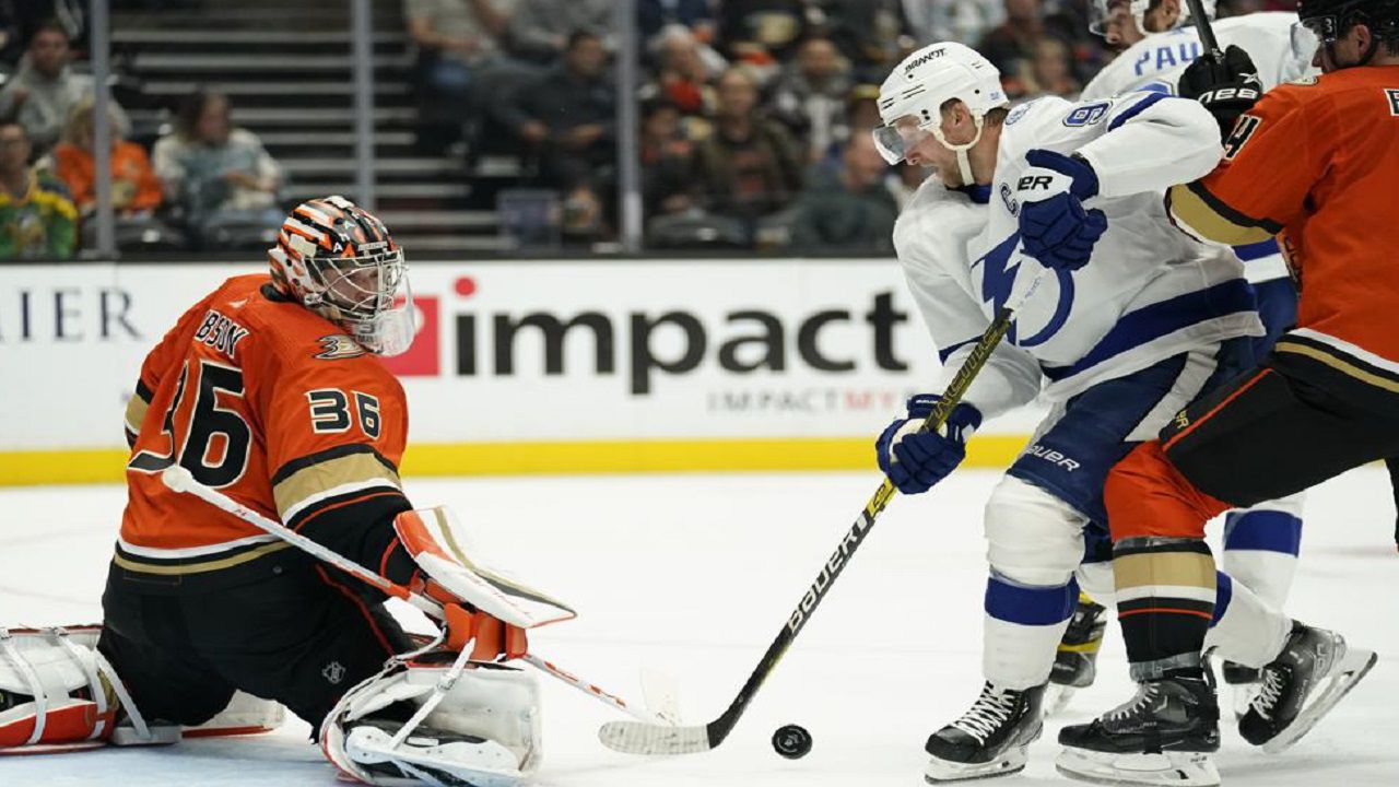 Hagel's late power play goal sends Lightning past Ducks, 4-2