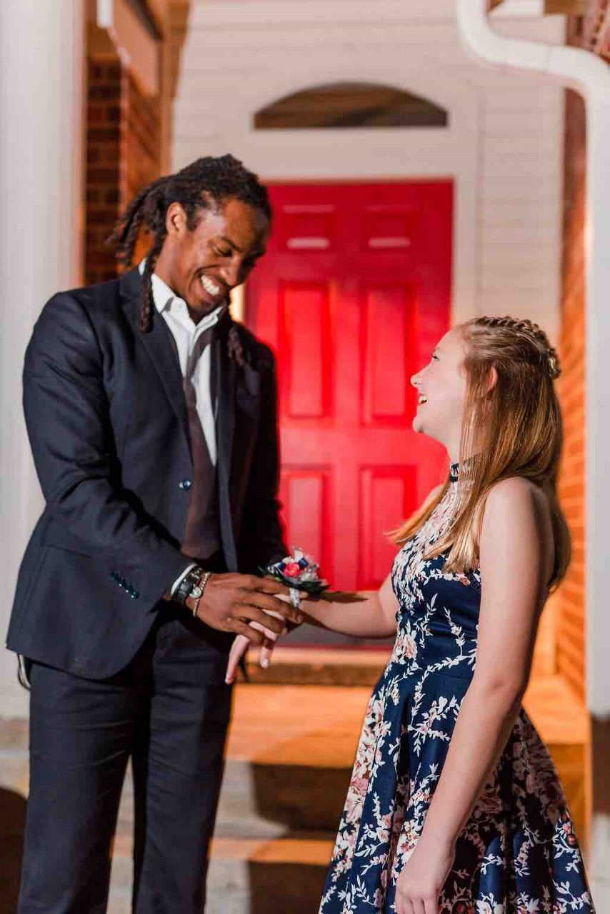 Texas girl escorted by NFL player to Daddy-Daughter dance
