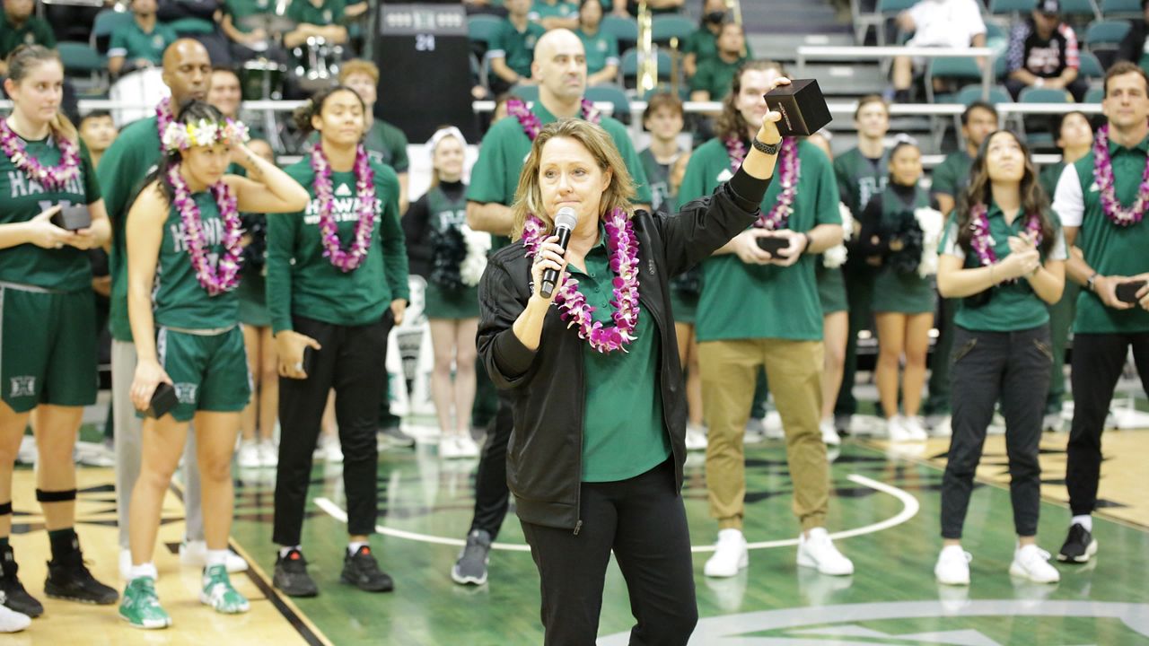 Lily Wahinekapu helps Hawaii defeat ex-team Fullerton