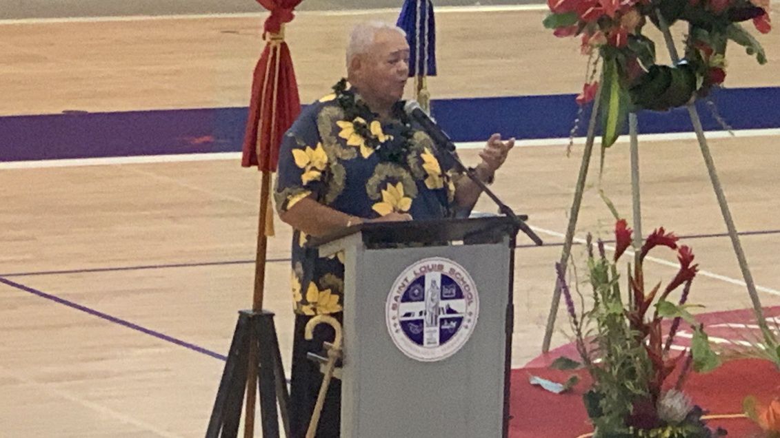 Late sportscaster Leahey remembered for words, wit, wisdom