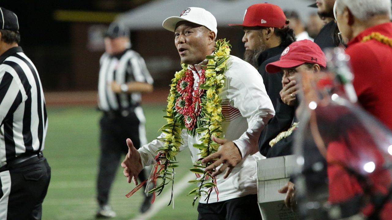 Kahuku shuts down Punahou for 10th state football title