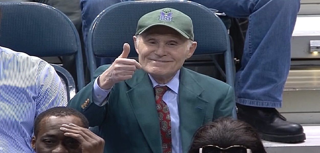 Hundreds say final goodbye to Herb Kohl in public service