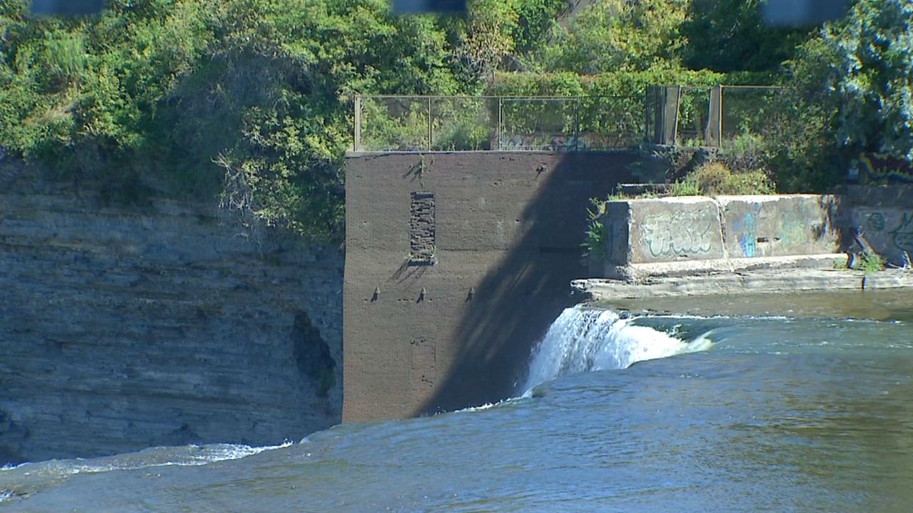 RPD: 19-year-old dies after falling into Genesee River Gorge