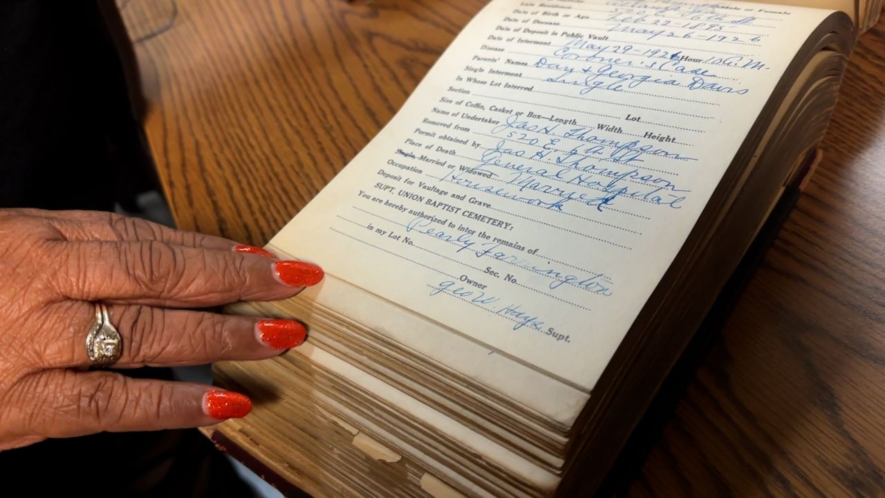 Volunteers uses historic records to connect families