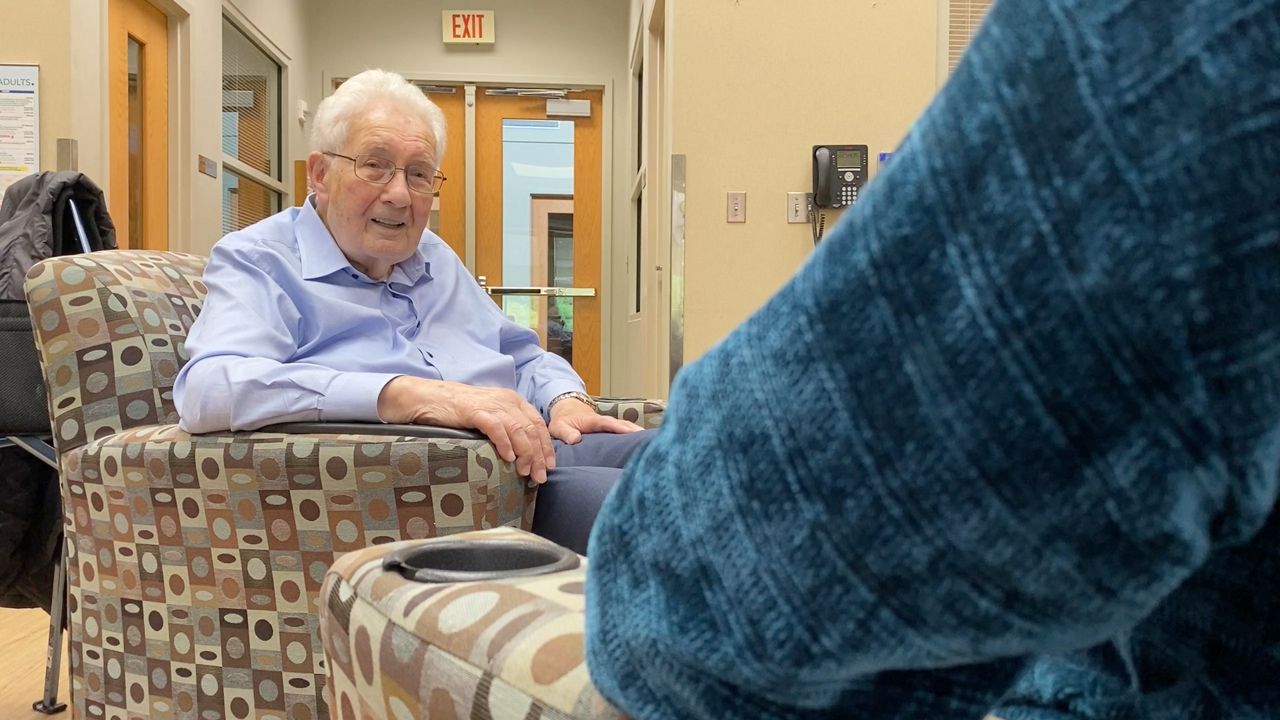 Holocaust survivor tells story of survival