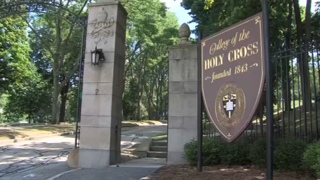 Dr. Fauci Speaks With College of the Holy Cross Students