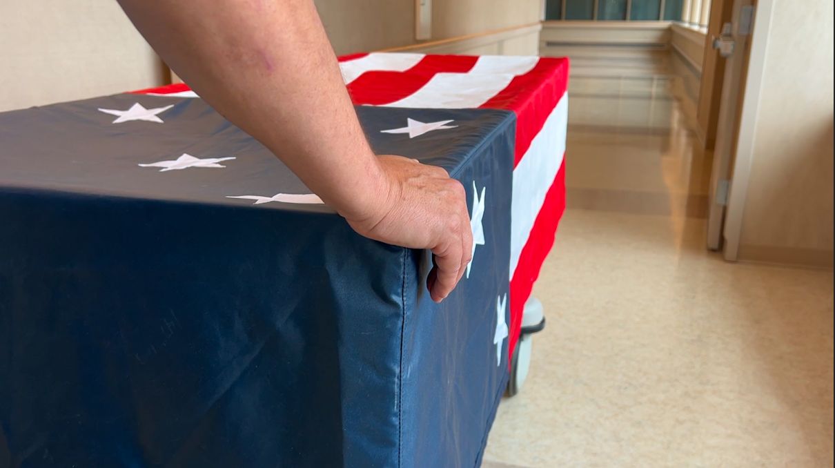 Security guard creates ‘Honor Walk’ for fallen veterans