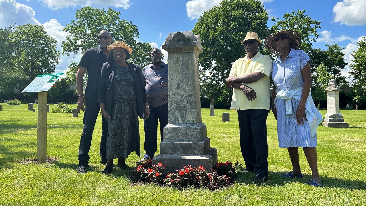 Descendants of first Derby winning jockey visit Lexington