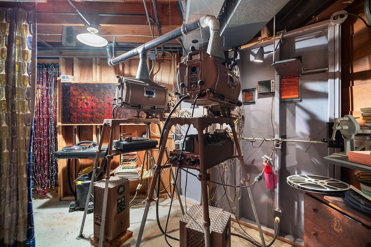 All the home’s a stage for Wisconsin’s John Dolphin