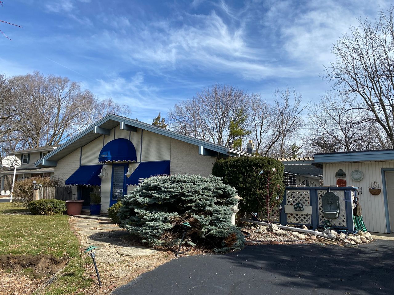 All the home’s a stage for Wisconsin’s John Dolphin