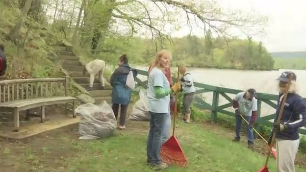 Thousands of New Yorkers Spend Saturday Cleaning Up Parks