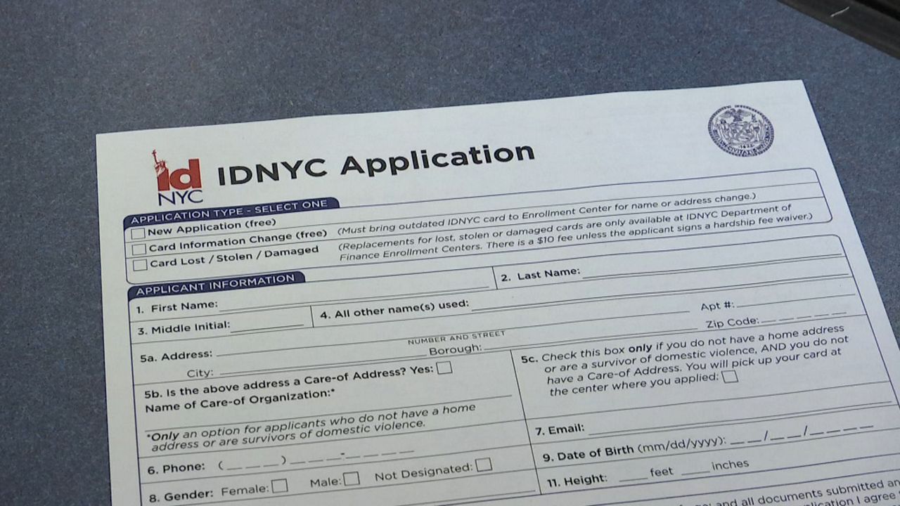 Anuncian nuevos beneficios del carné municipal: IDNYC