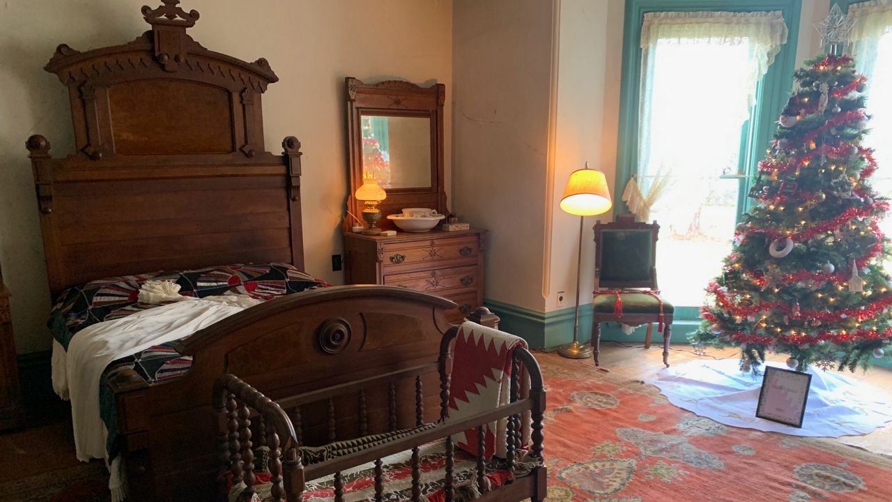 Take a guided holiday tour of the Hinchey Homestead in Gates