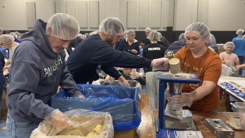 Greece volunteers hand-pack meals for malnourished children