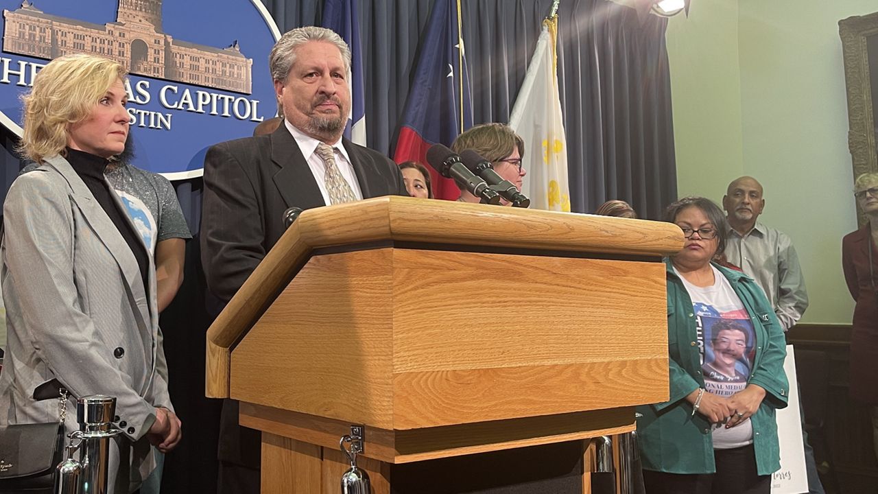 Democrats plead with state leaders to negotiate on gun laws