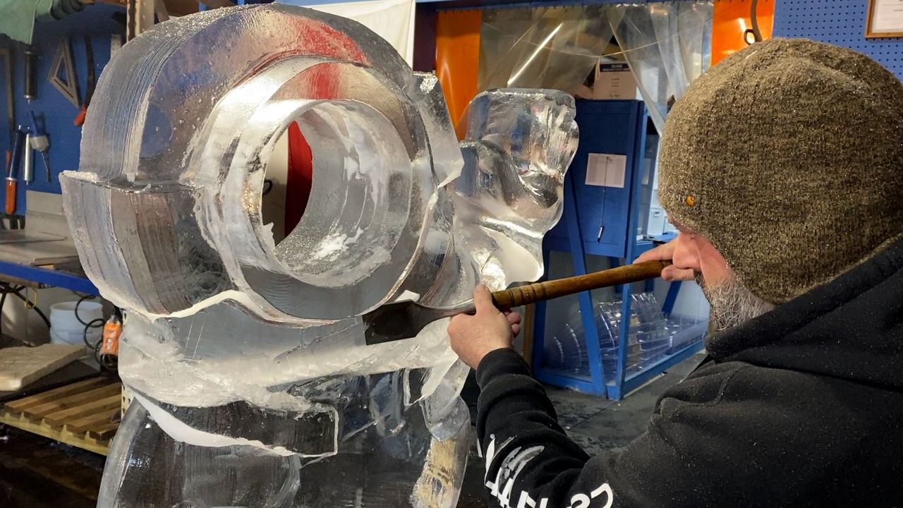 World Champion ice carvers wow crowds at Ohio events