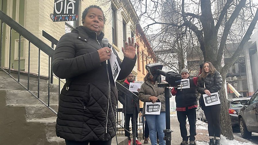 Tenants rally, prepare for Legislature's next housing fight