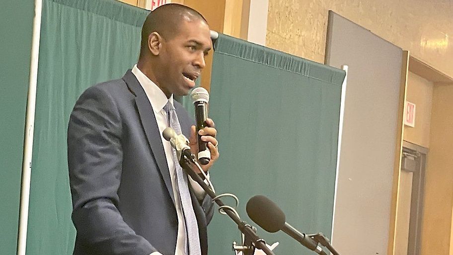 Delgado talks with students about fighting inequality