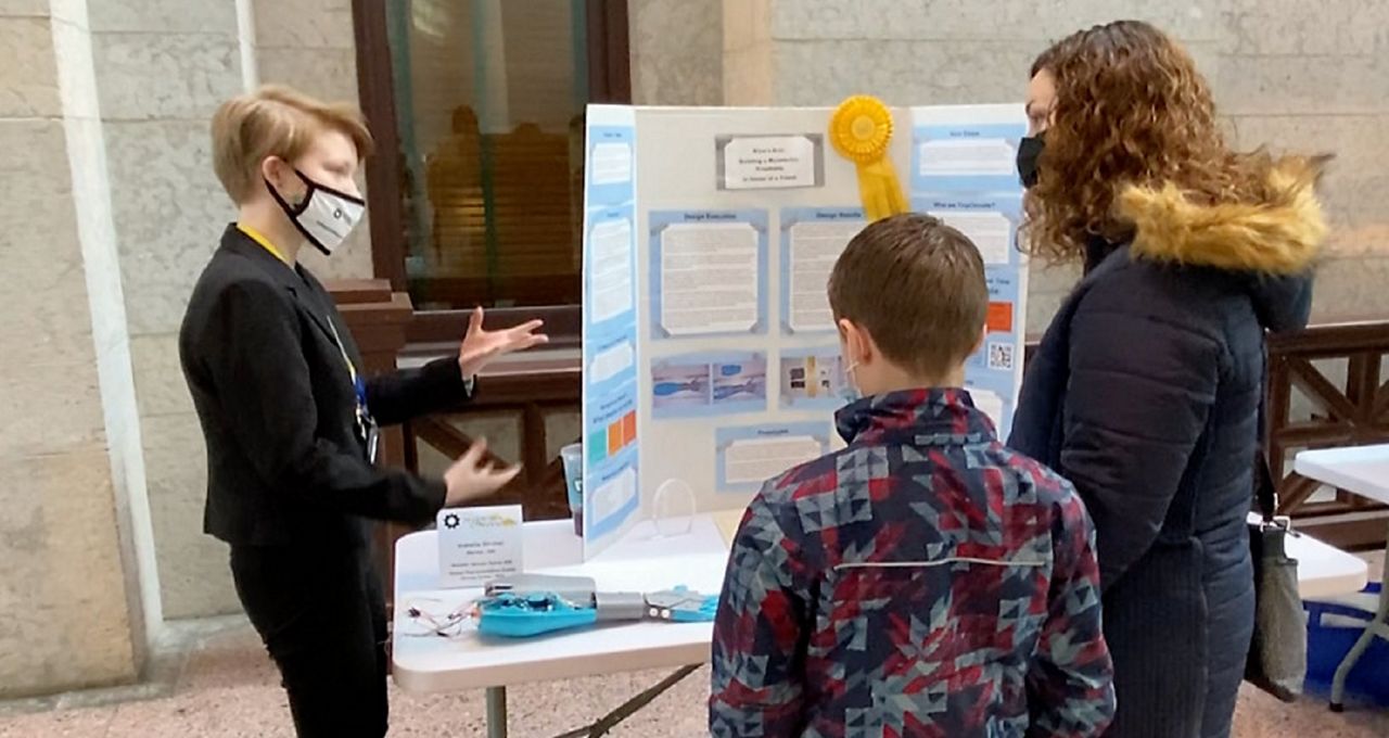 Student Inventors at Statehouse