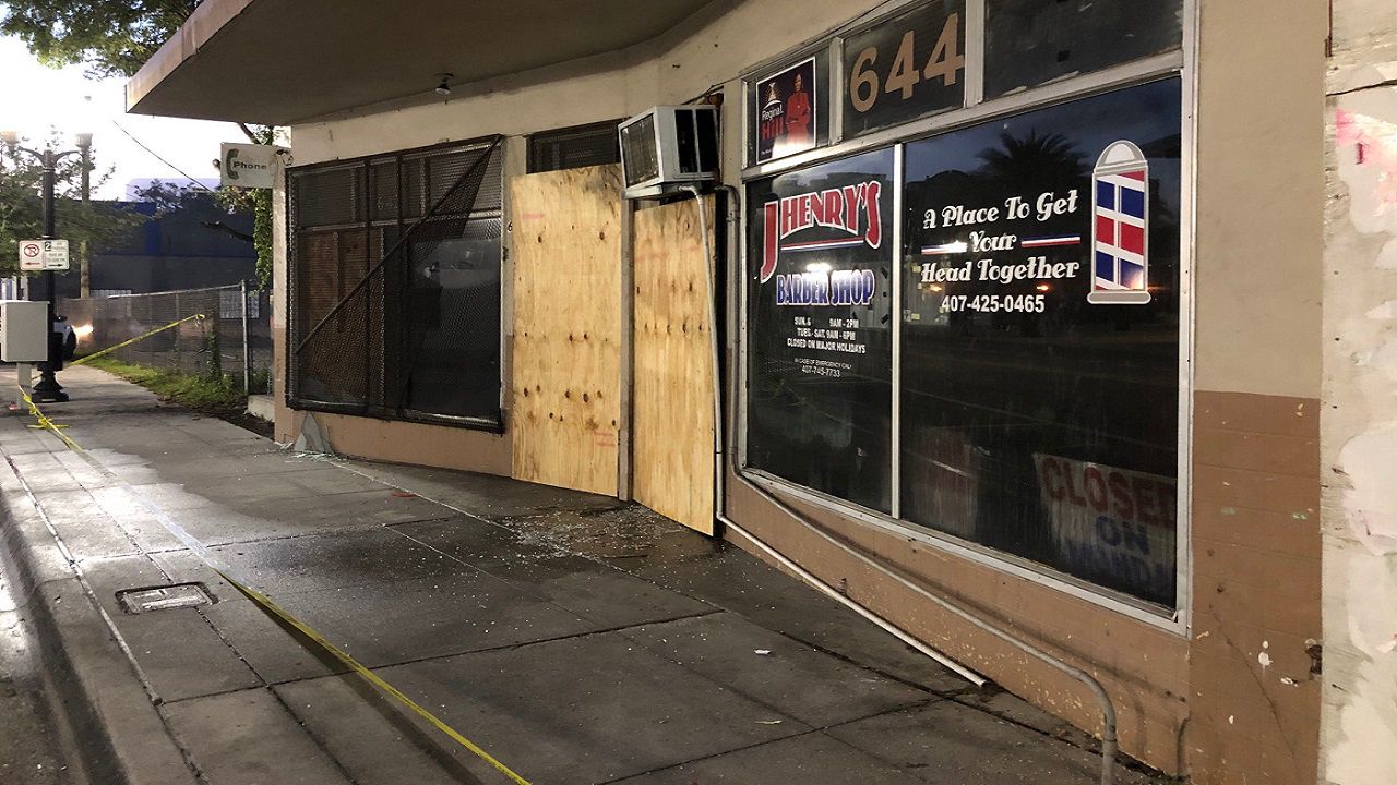 Fire tears through popular Orlando barber shop overnight