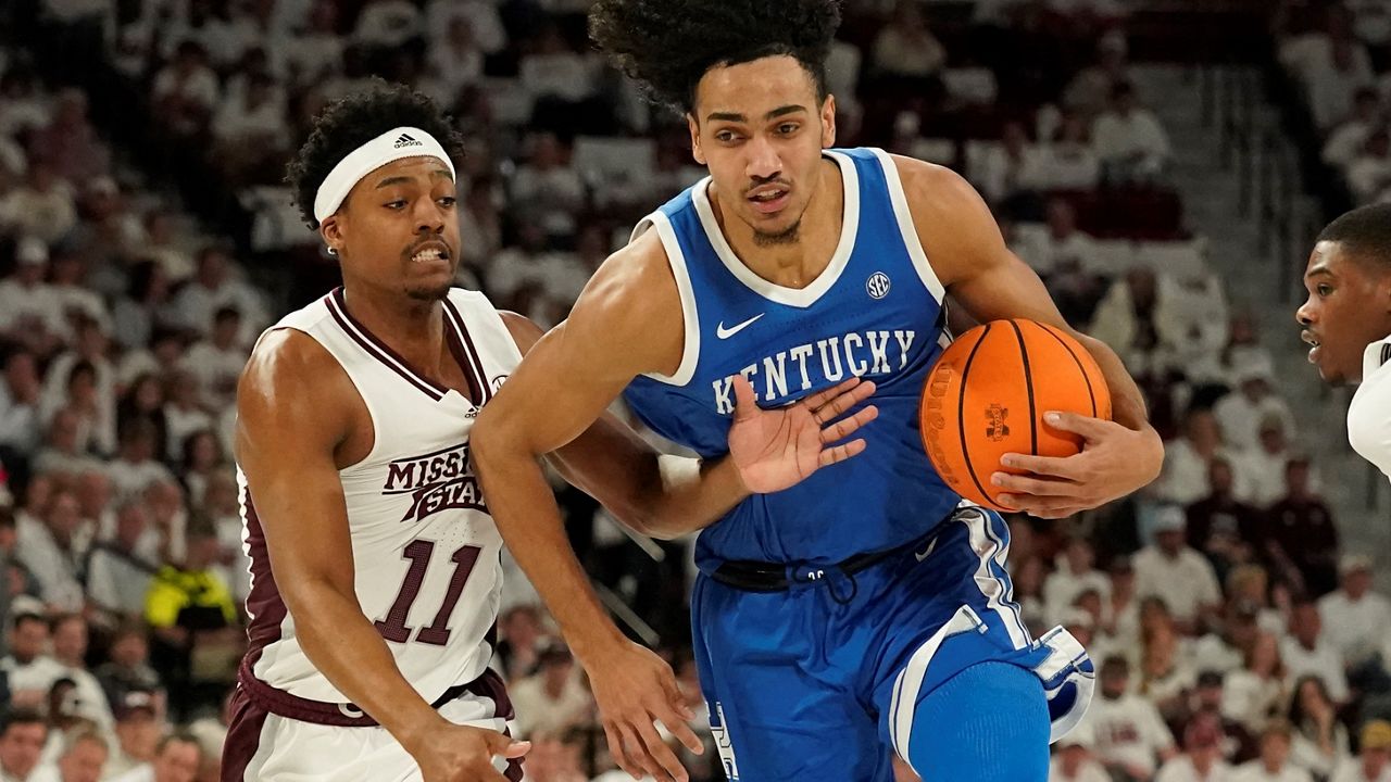 Kentucky holds off Mississippi State in final minute 71-68