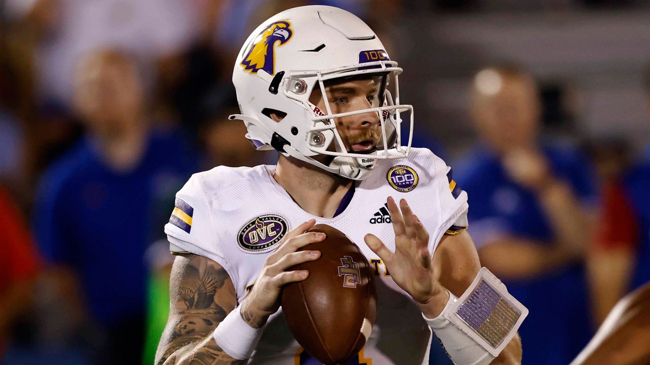 Oatsvall leads Tennessee Tech's rally with 2 late TD passes