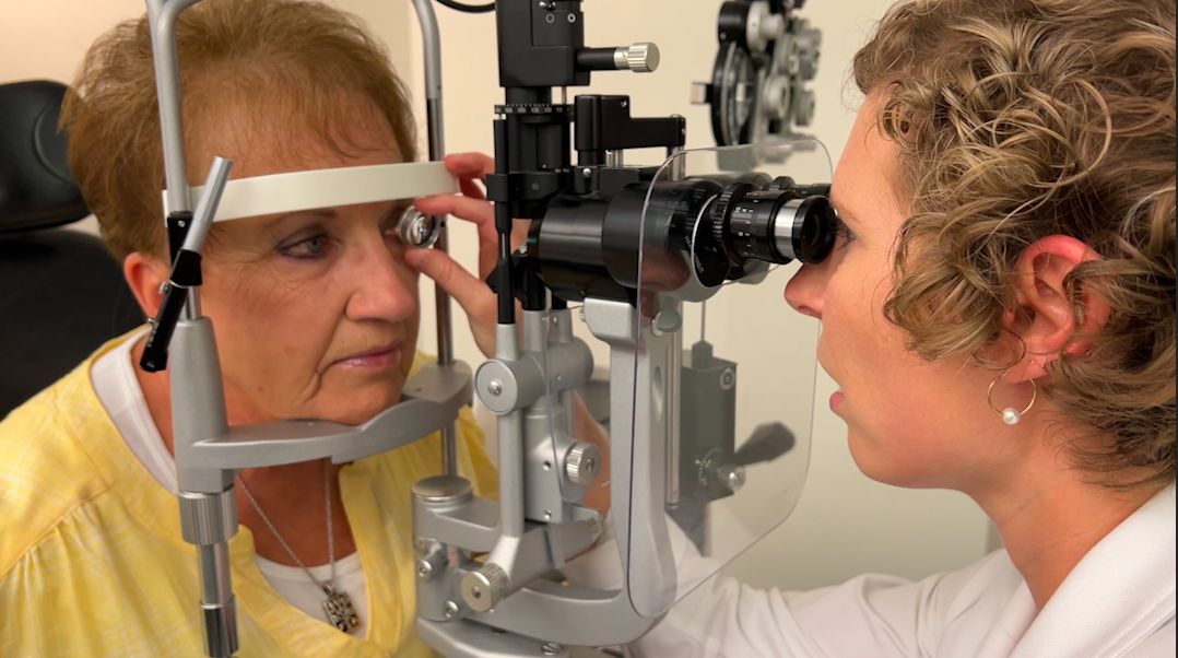 Eye doctor helps kindergarten teacher with eye health issues