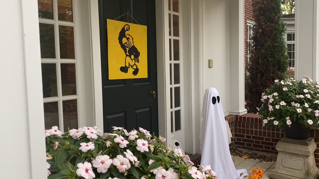 OSU broadcaster gets rare chance to watch Hawkeye son play