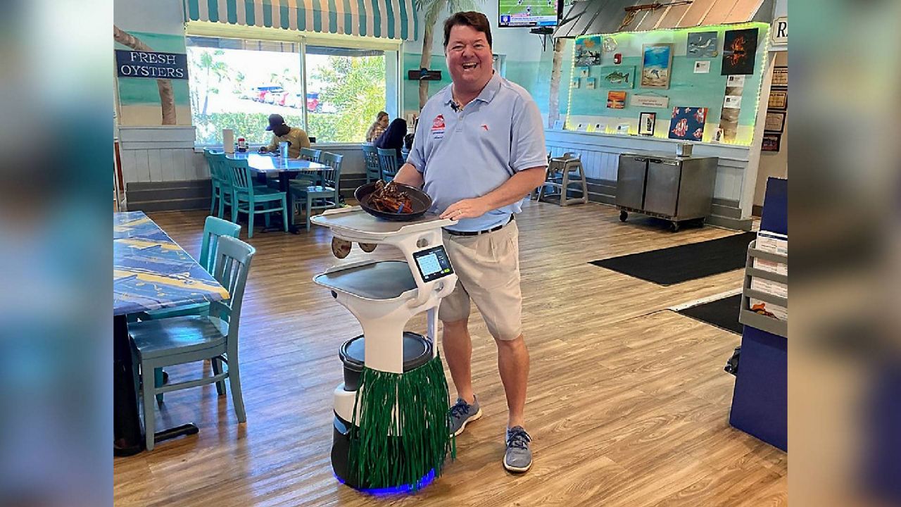 Bradenton restaurant owner believes robots are the future
