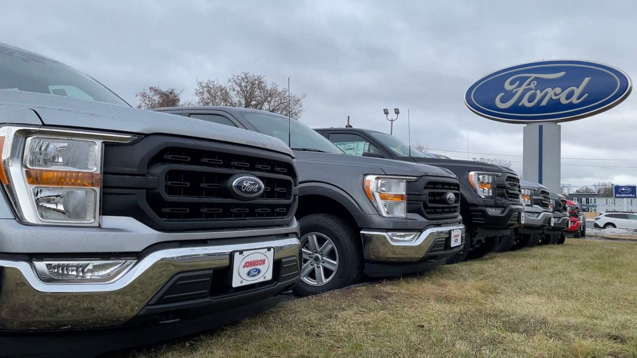 Lawmakers, car dealers wait on RMV for temporary plate law