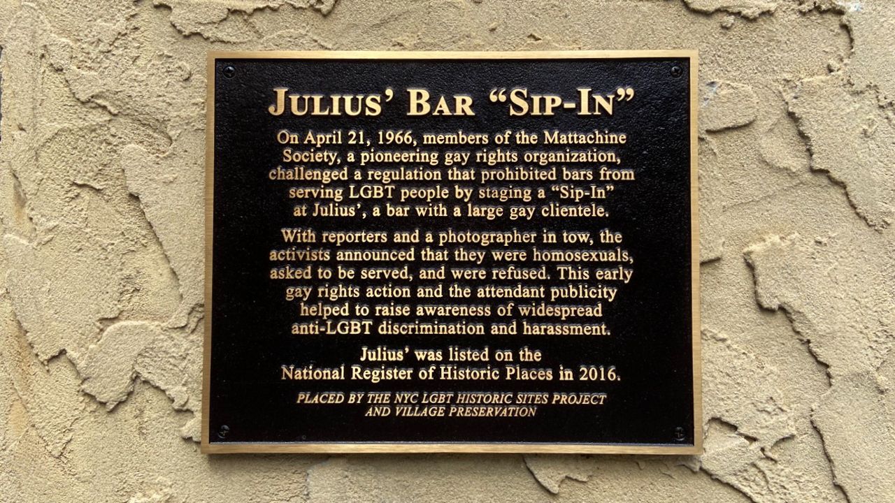 City takes first step toward landmarking Julius' bar