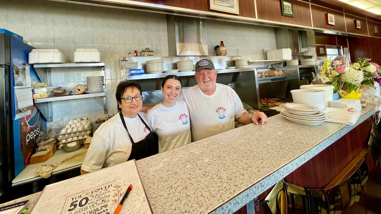 Kenmore Diner owners serve up free breakfast on last day
